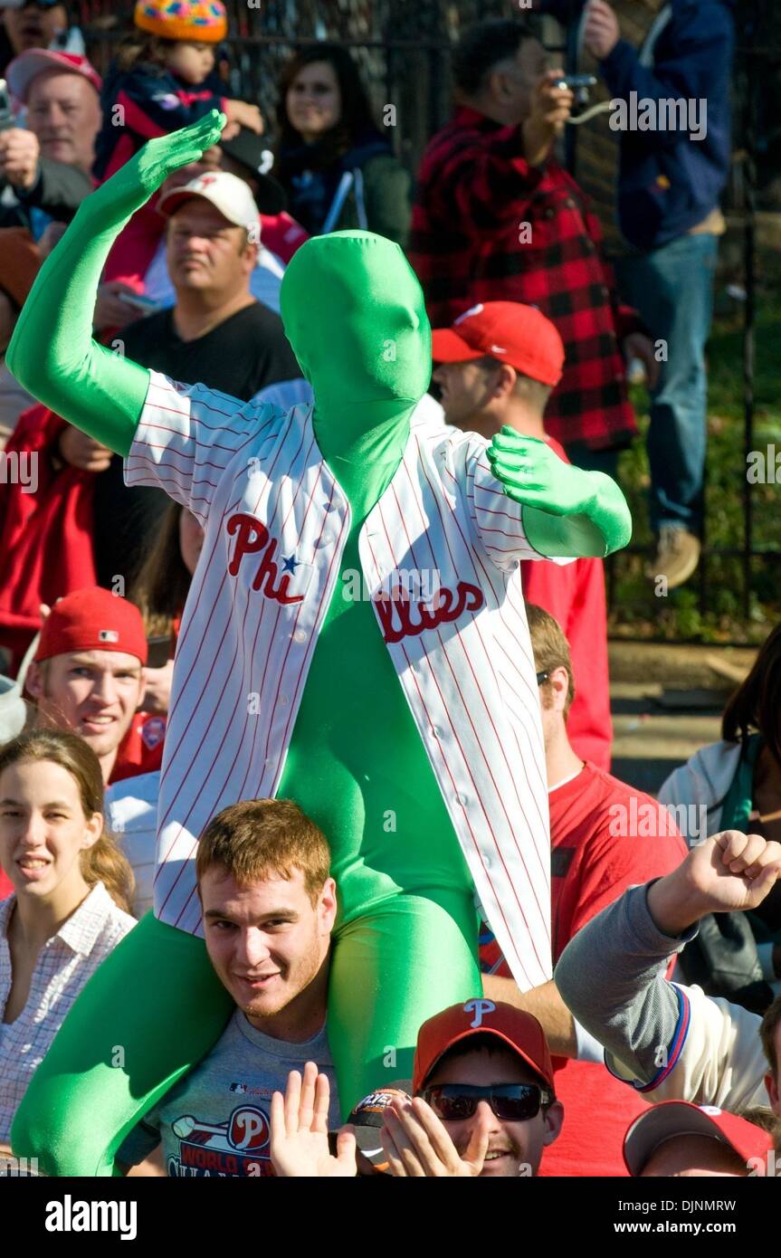 Oct 31, 2008 - Philadelphia, Pennsylvania, USA - A Philly fan dressed ...