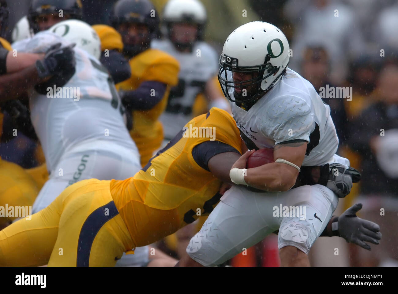 California Golden Bears Cameron Jordan, #97, tackles Oregon Ducks ...