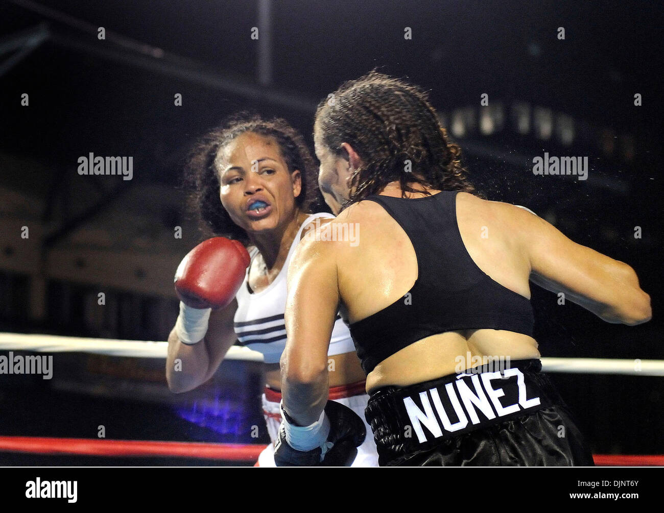Womens boxing hi-res stock photography and images - Alamy