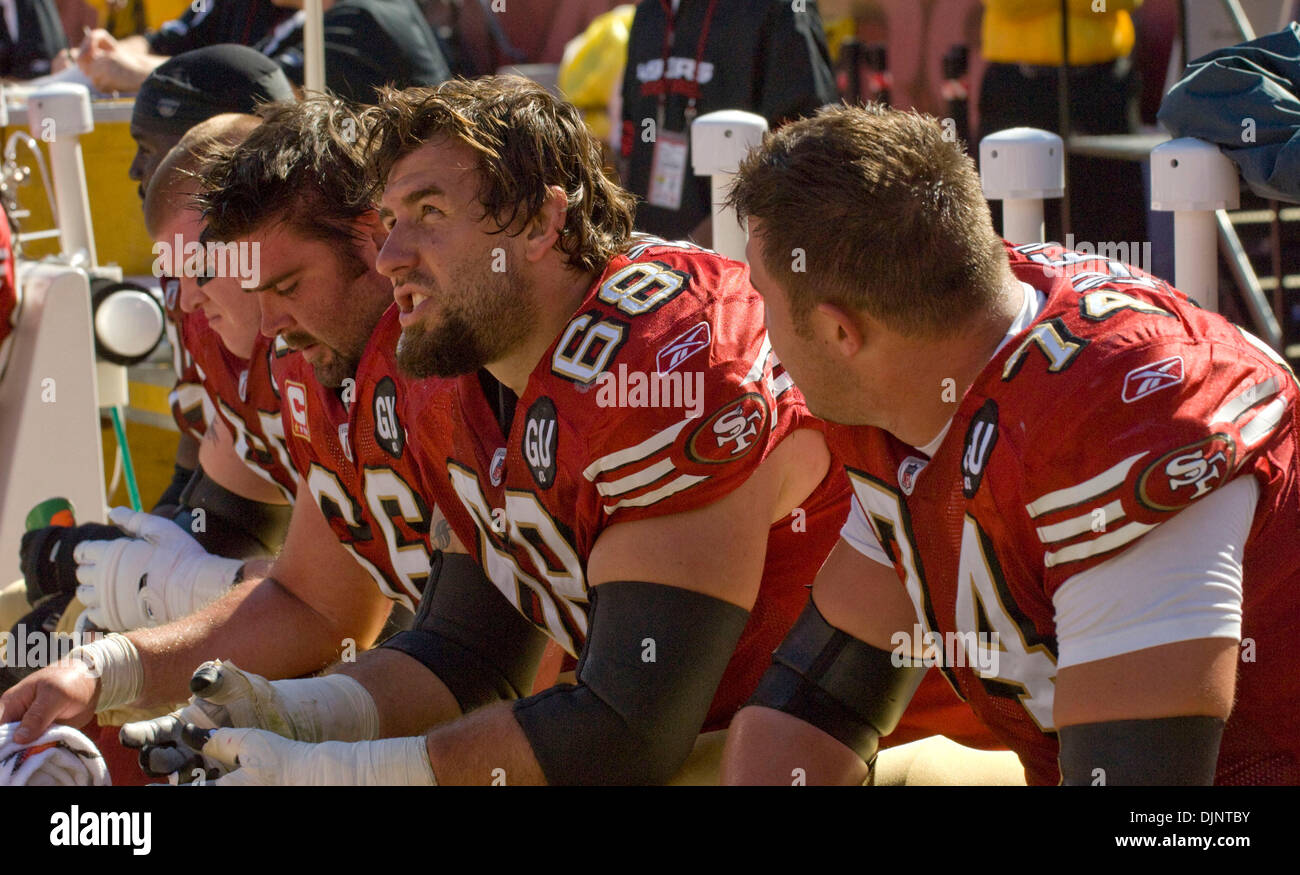 San francisco 49ers offensive guard hi-res stock photography and images ...