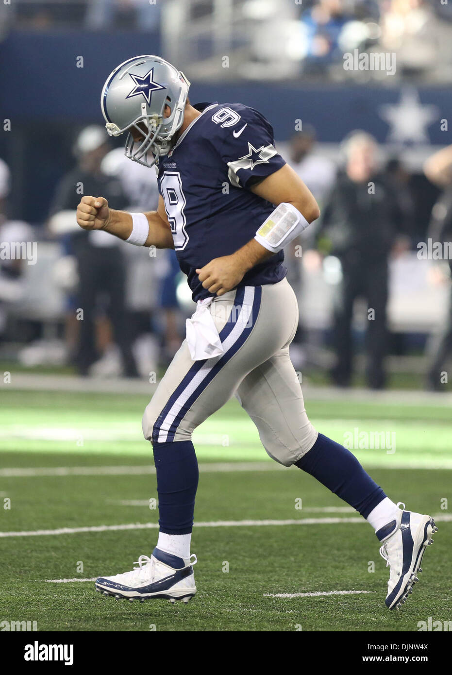 Arlington, Texas, USA. 28th Nov, 2013. Dallas Cowboys quarterback TONY ...