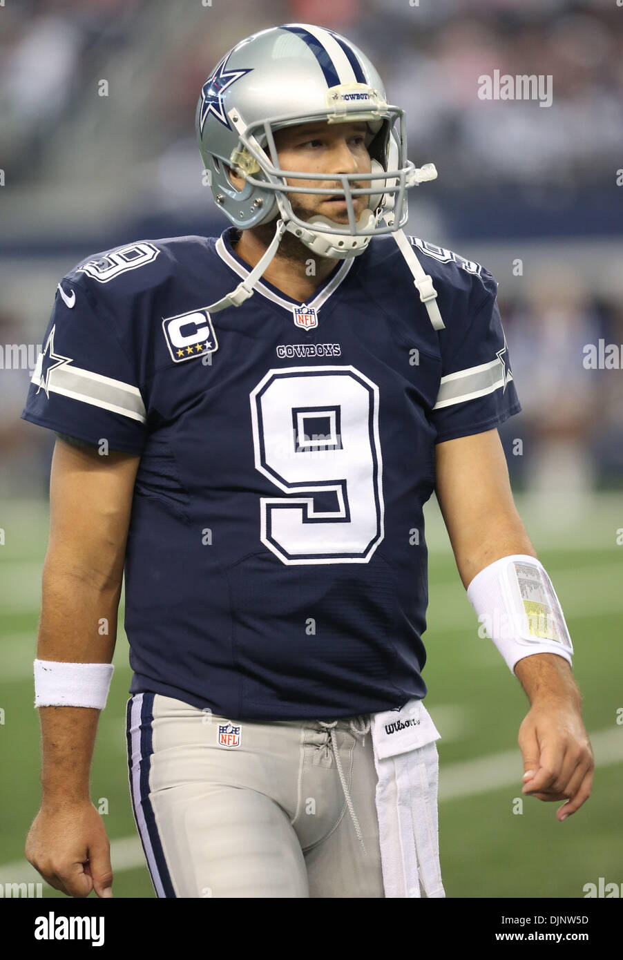 Arlington, Texas, USA. 28th Nov, 2013. Dallas Cowboys quarterback TONY ...