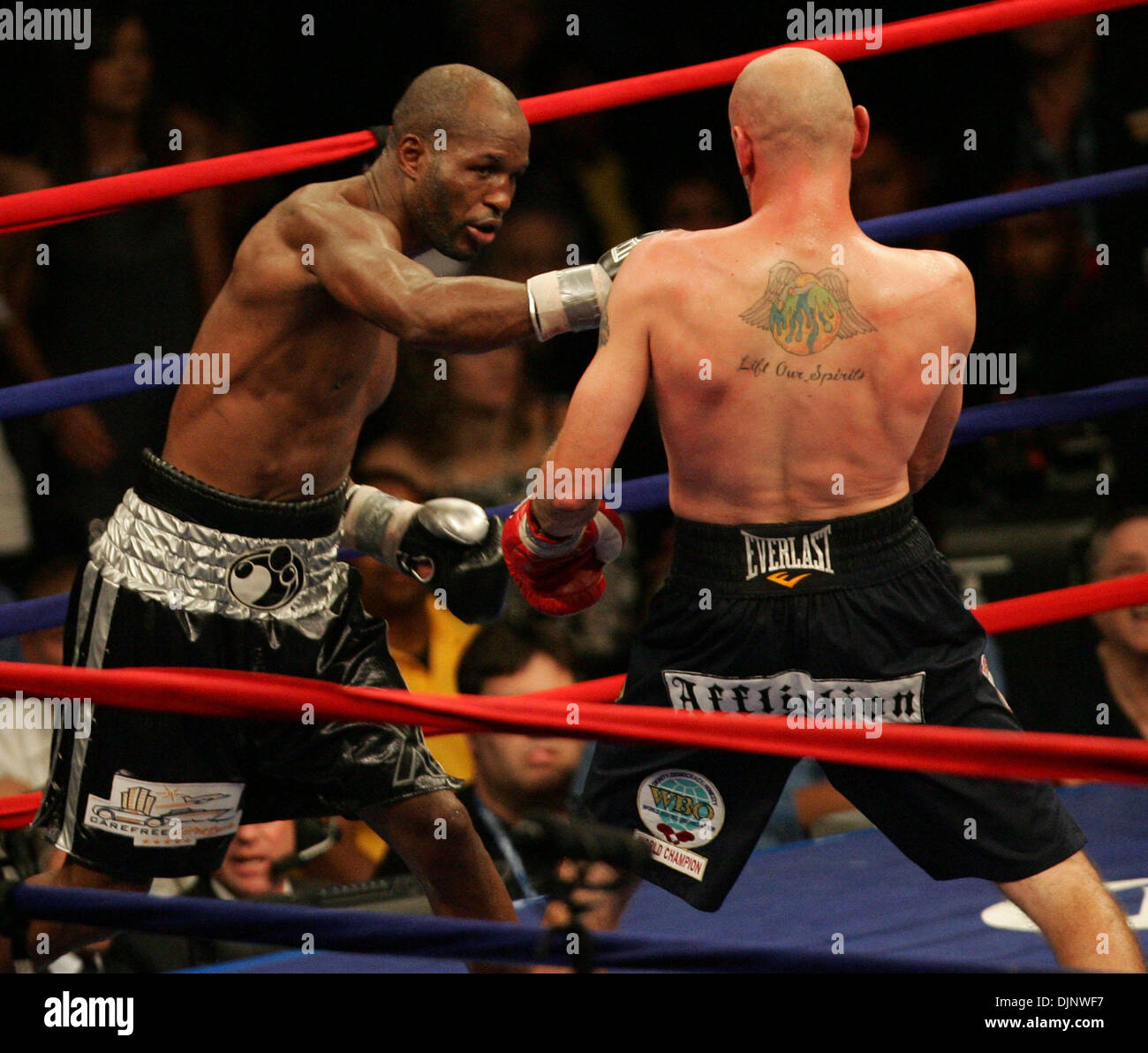 Kelly pavlik bernard hopkins hi-res stock photography and images - Alamy