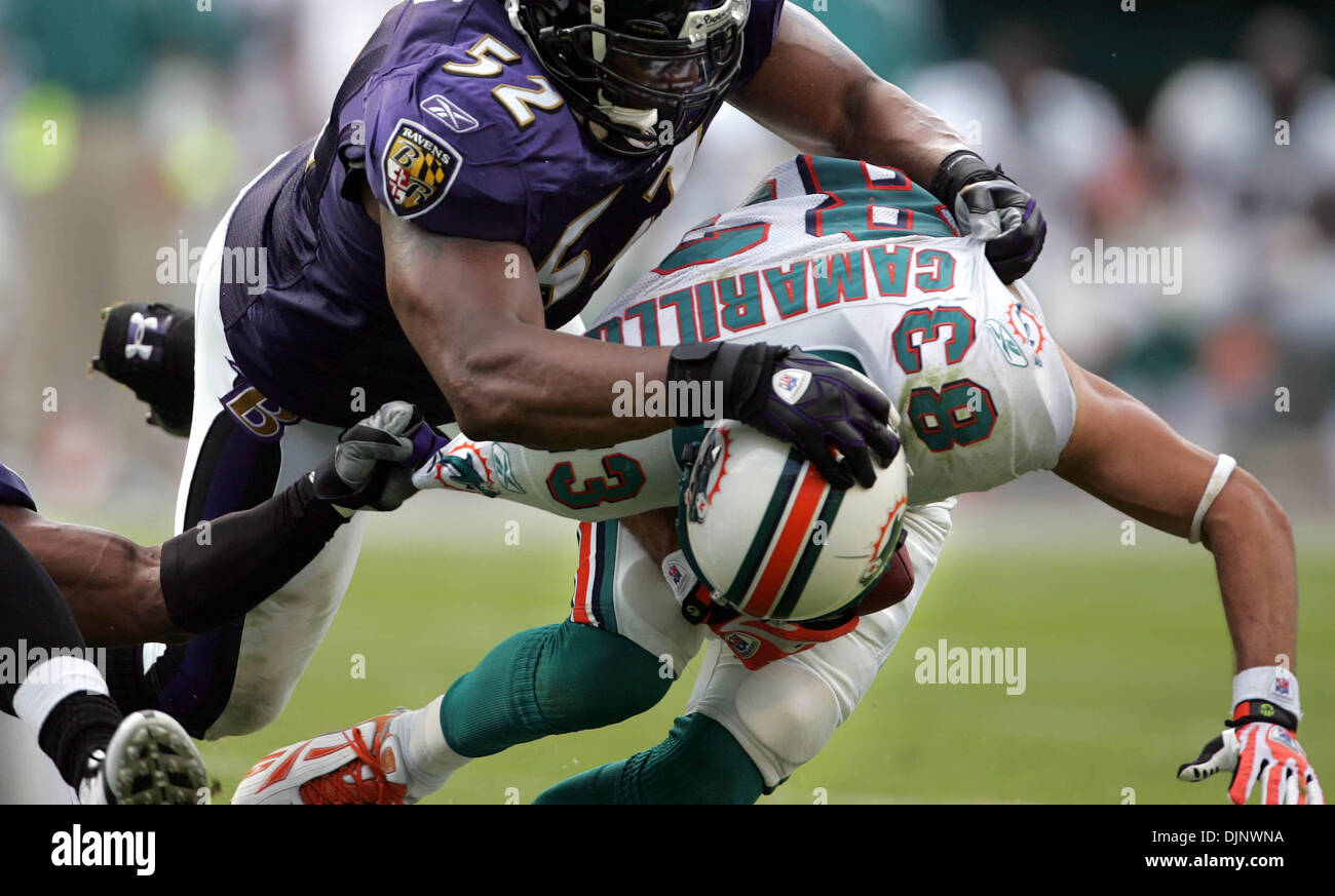 Ray lewis football hi-res stock photography and images - Alamy
