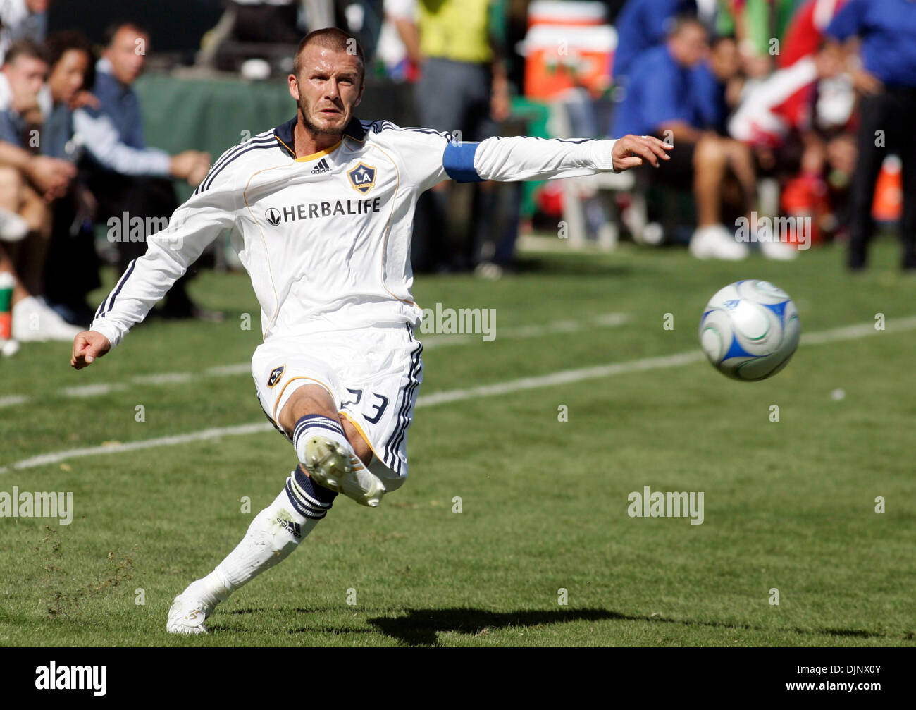 Oct 26, 2008 - Carson, California, USA - DAVID BECKHAM executes a free ...