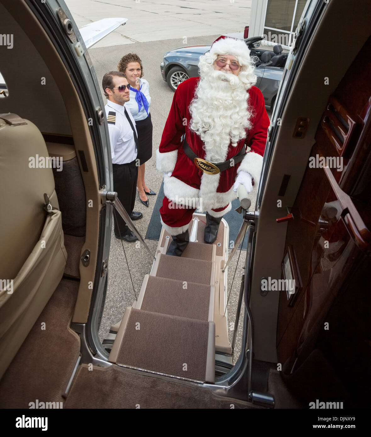 Santa sleigh plane hi-res stock photography and images - Alamy