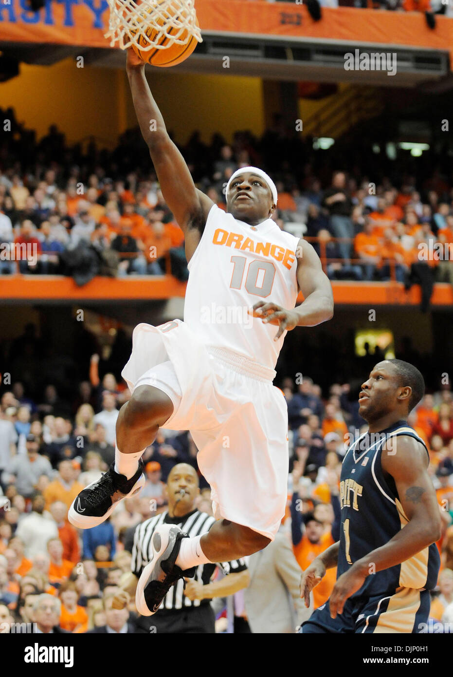 Pittsburgh panthers mens basketball hi-res stock photography and images ...