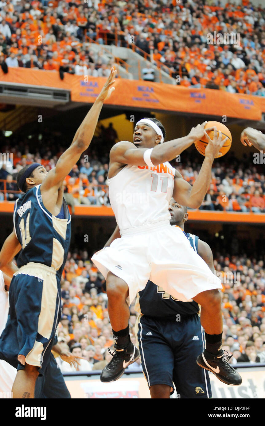 Pittsburgh panthers mens basketball hi-res stock photography and images ...
