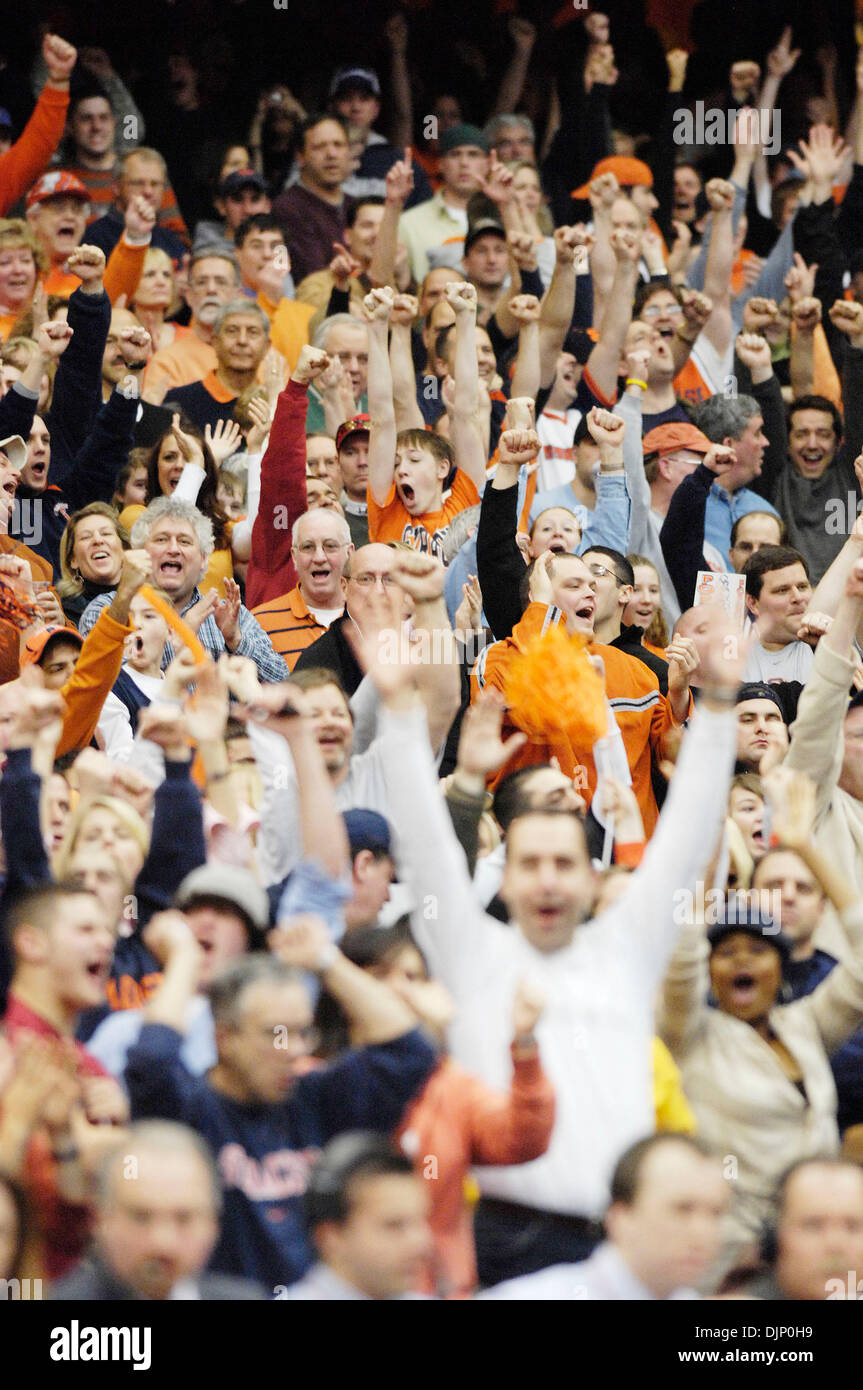 Pittsburgh panthers mens basketball hi-res stock photography and images ...