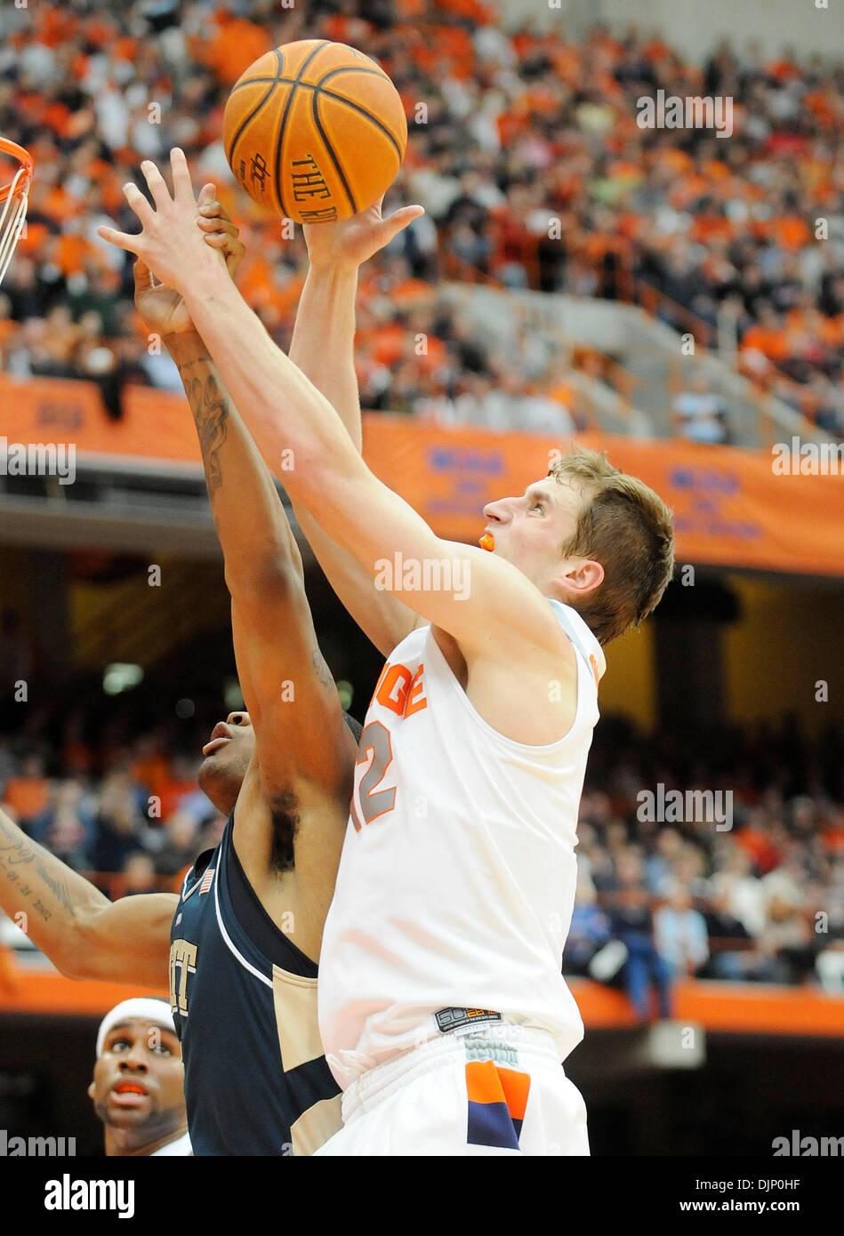 University of pittsburgh basketball hi-res stock photography and images ...