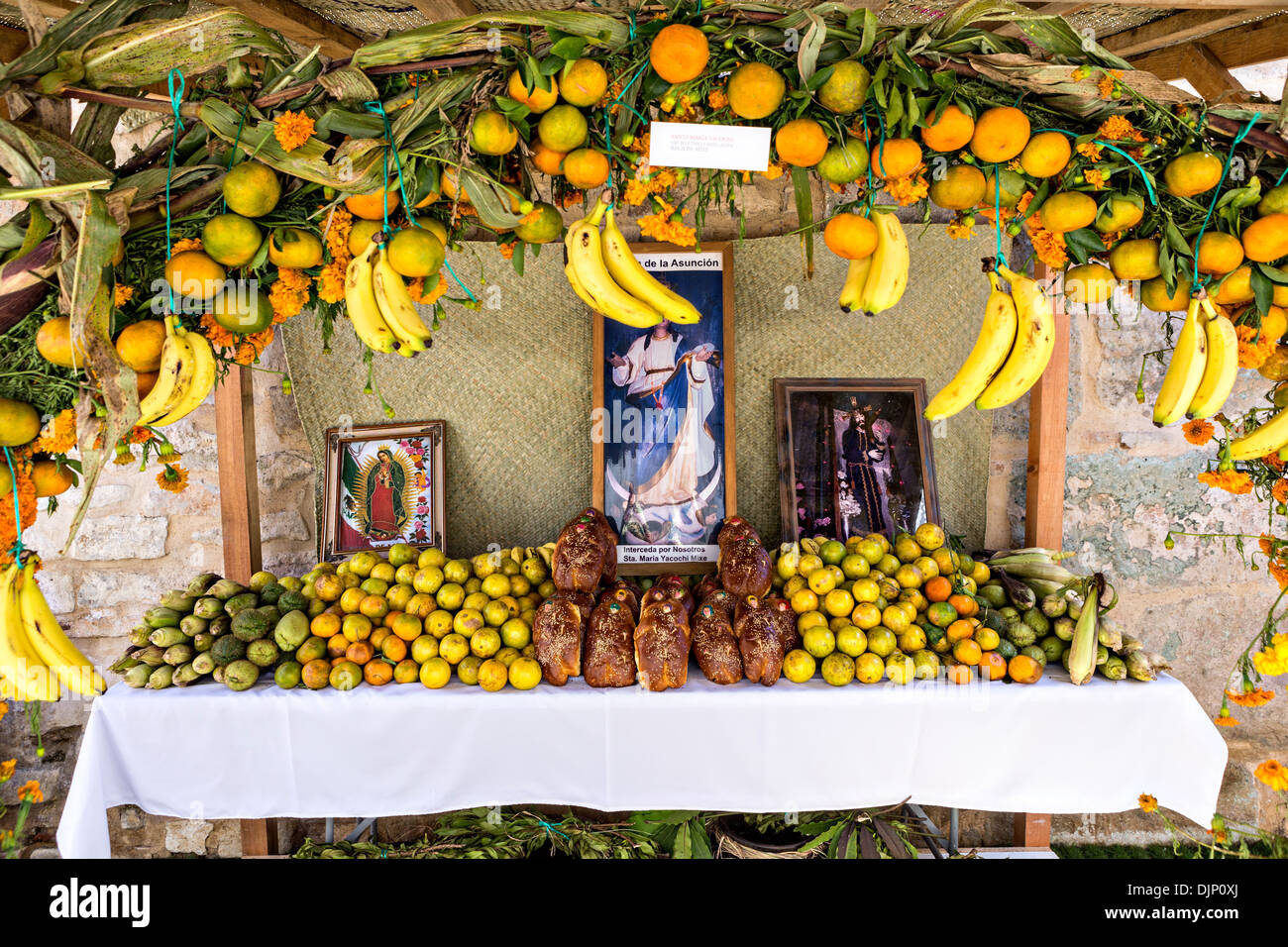 Altar ofrendas fruit oaxaca hi-res stock photography and images - Alamy