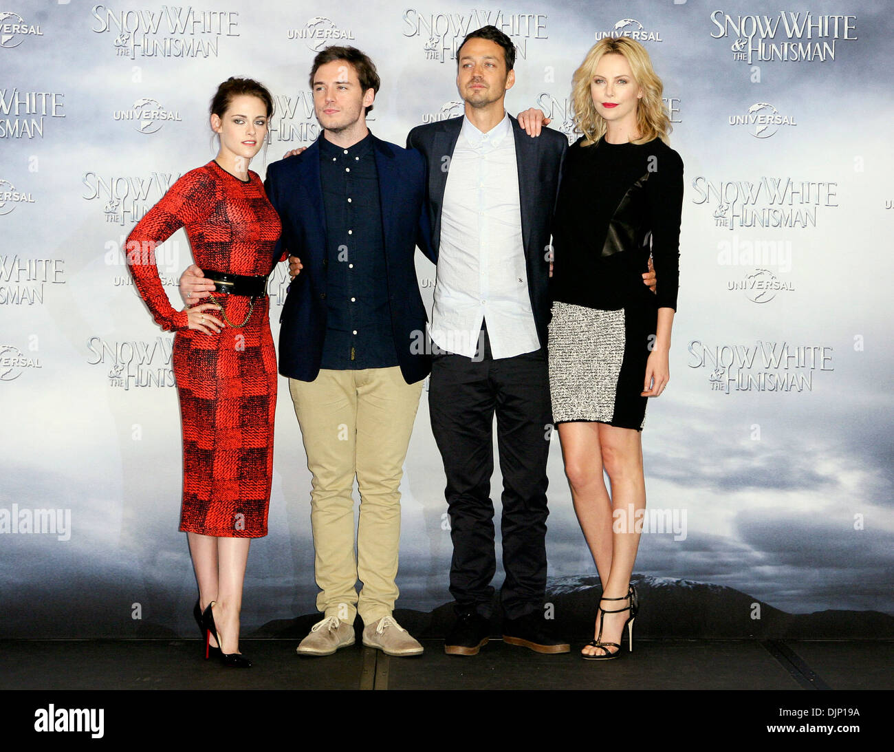 Kristen Stewart Sam Claflin director Rupert Sanders and Charlize Theron ...