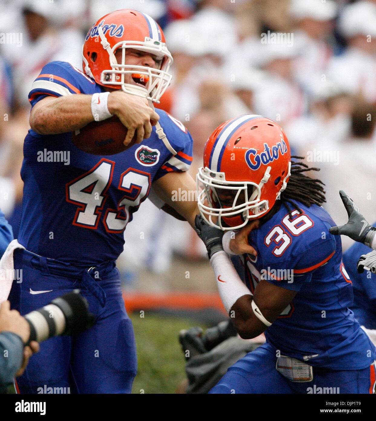 OT 297574 CASS gators 16 (11/15/2008 GAINESVILLE) Florida's James Smith ...