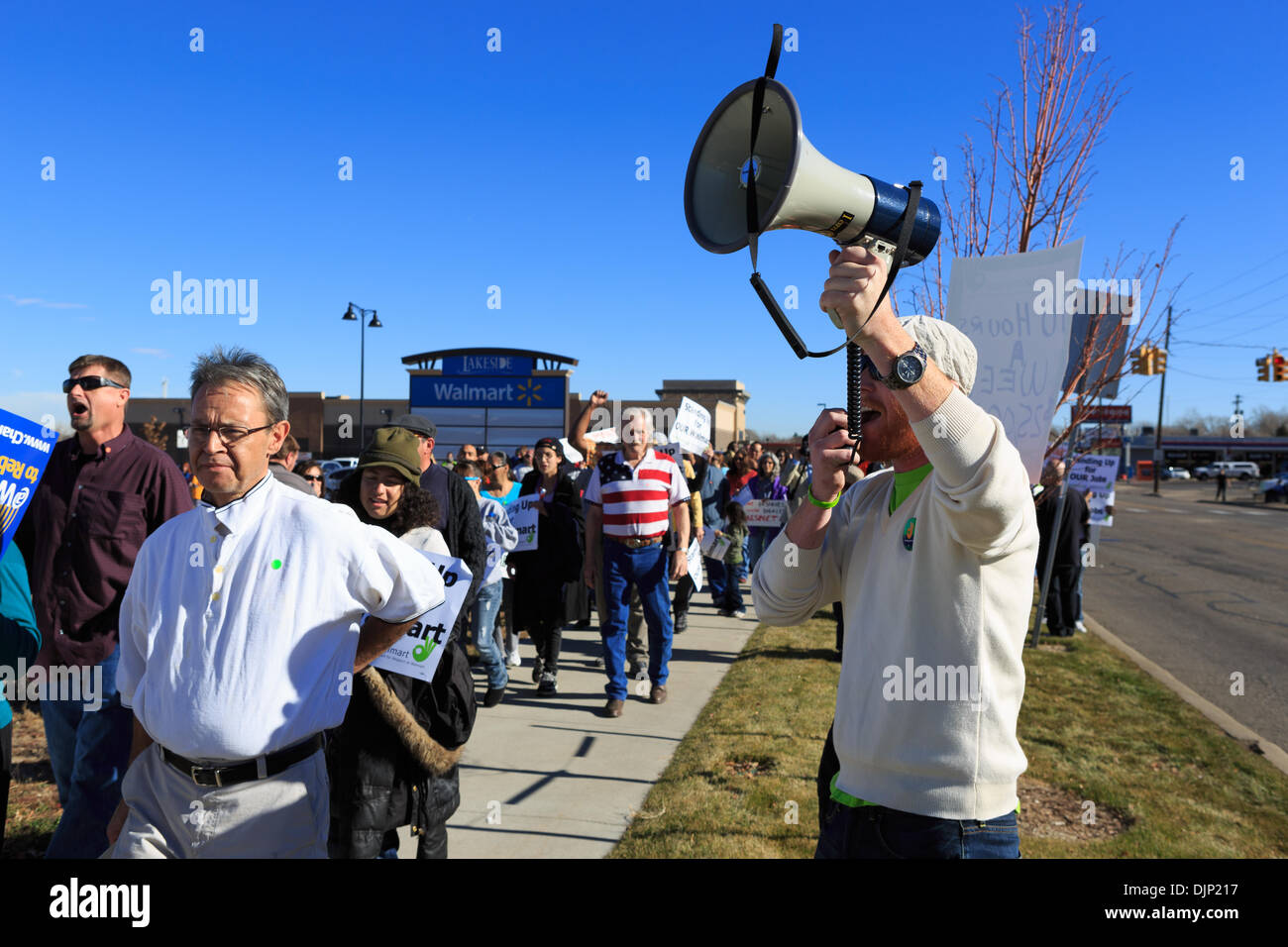 Walmart workers hi-res stock photography and images - Alamy