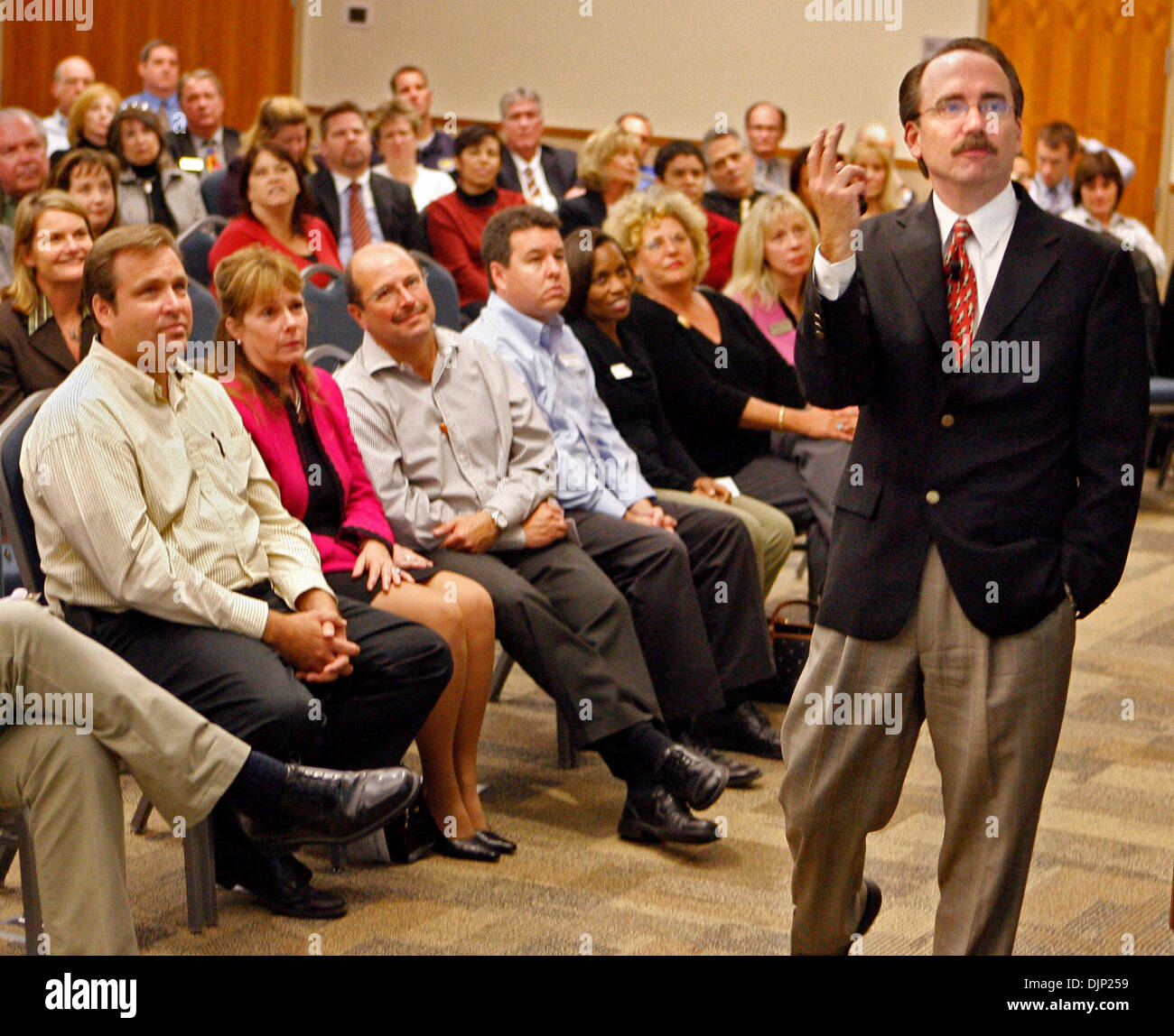 NP 297821 DAMA forecast 1 ( LARGO 11/20/08 ) Bob Sullivan speaks at The ...