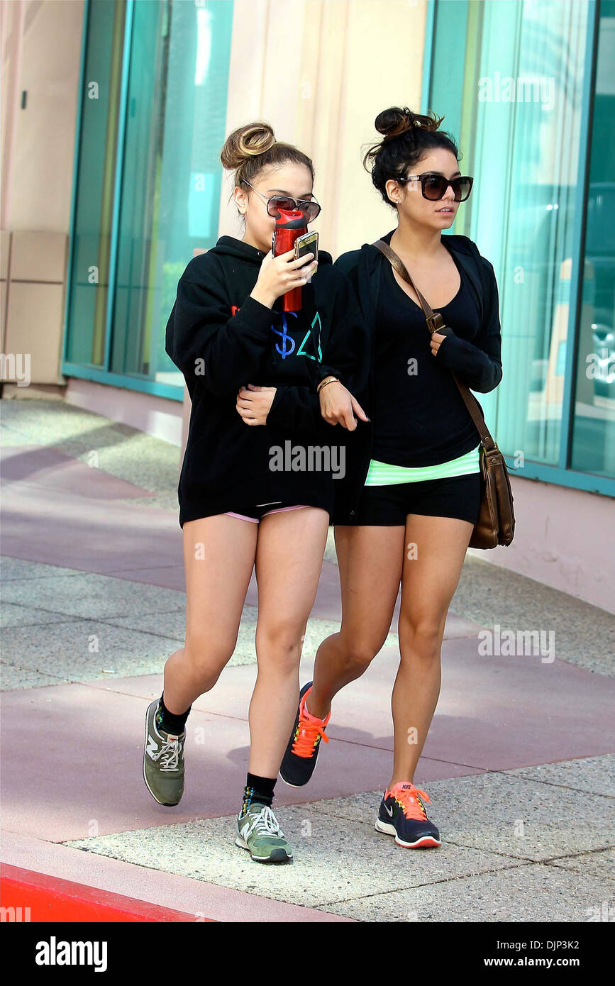 Stella Hudgens Street Style