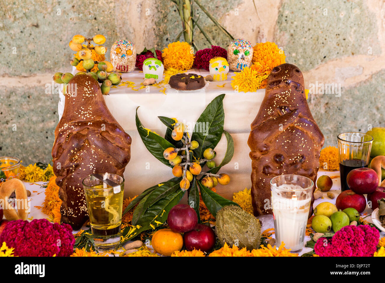 Altar ofrendas bread oaxaca hi-res stock photography and images - Alamy
