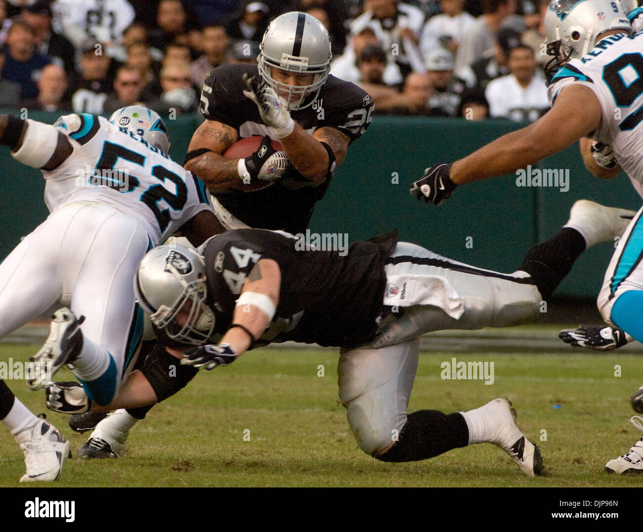 Nov 09, 2008 - OAKLAND, CA, USA - Oakland Raiders fullback LUKE LAWTON ...