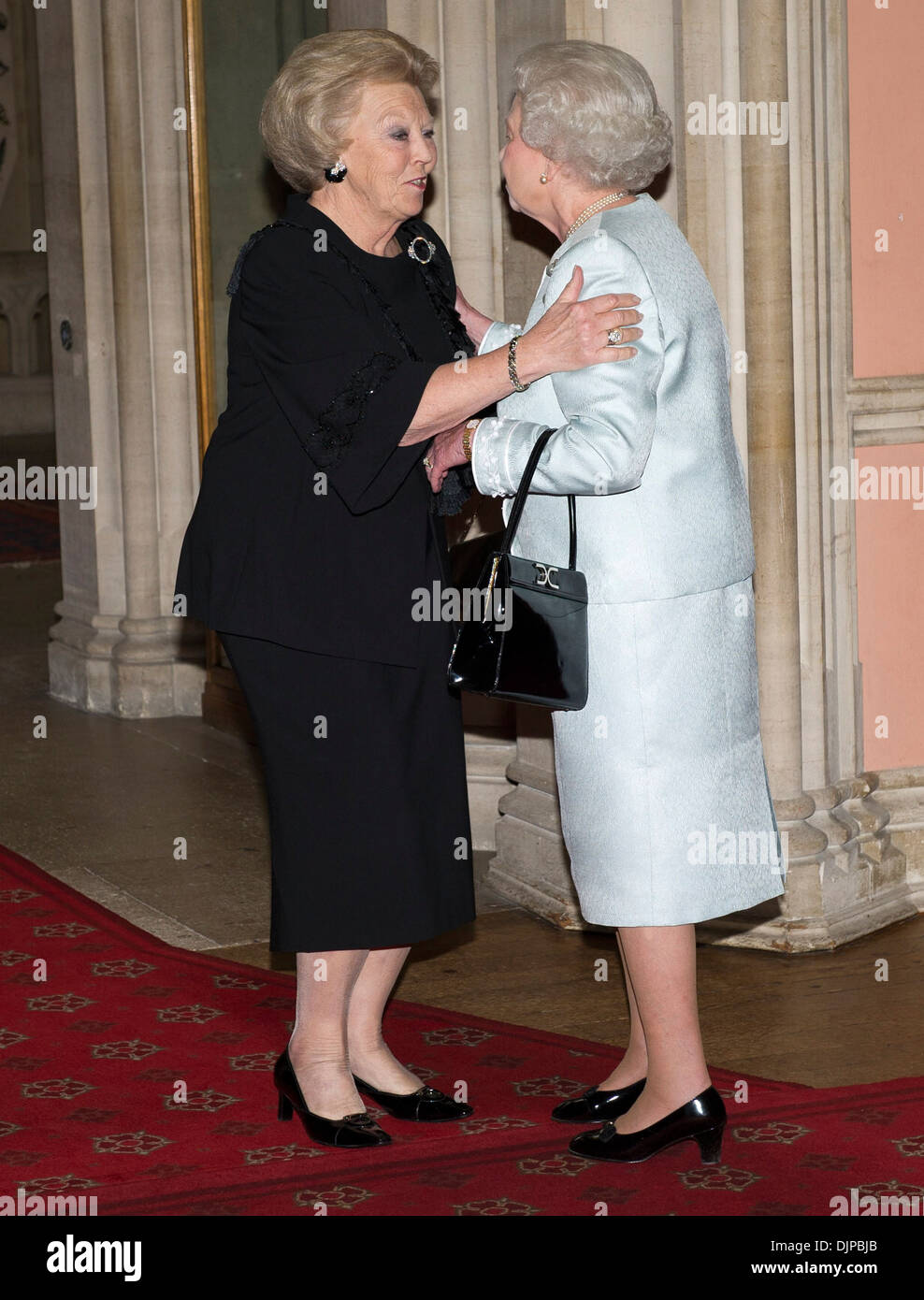 Beatrix of Netherlands and Queen Elizabeth II Guests are greeted inside ...