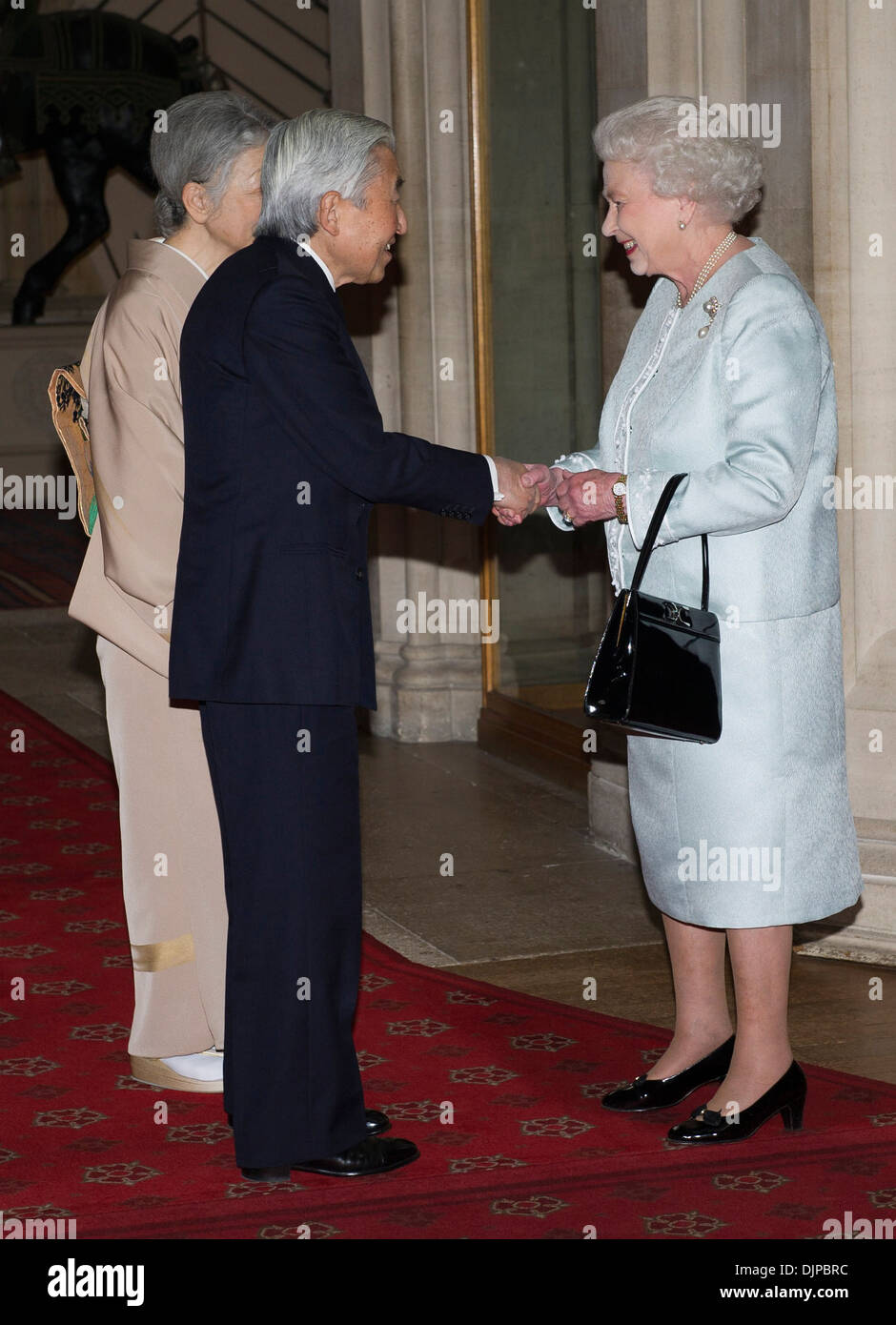 Empress Michiko of Japan Emperor Akihito of Japan and Queen Elizabeth ...