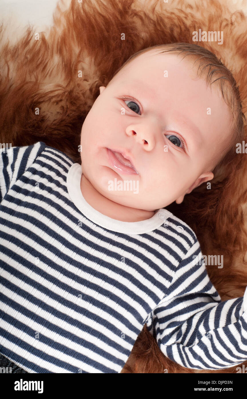 Newborn baby watching Stock Photo - Alamy