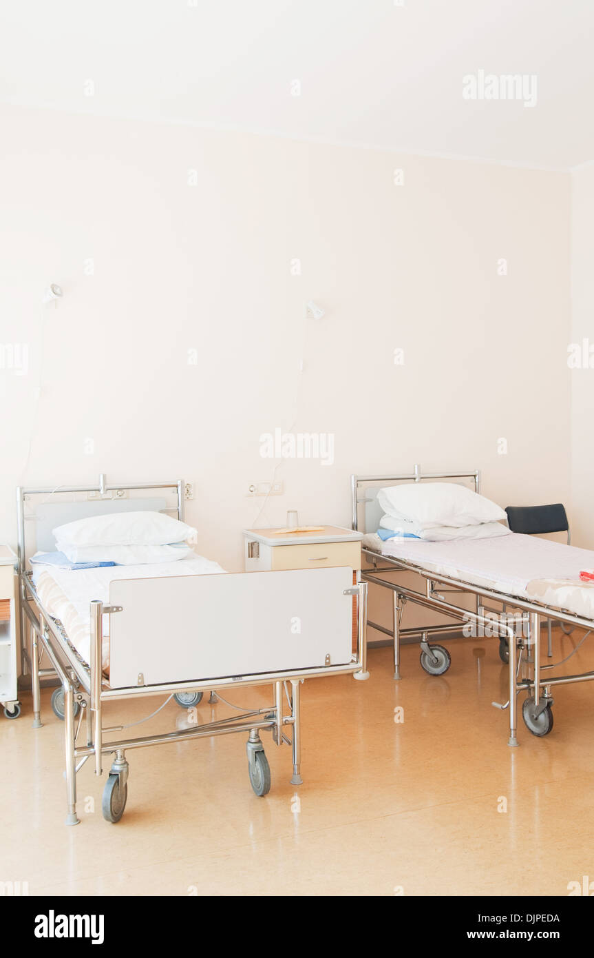 Hospital ward with beds Stock Photo - Alamy