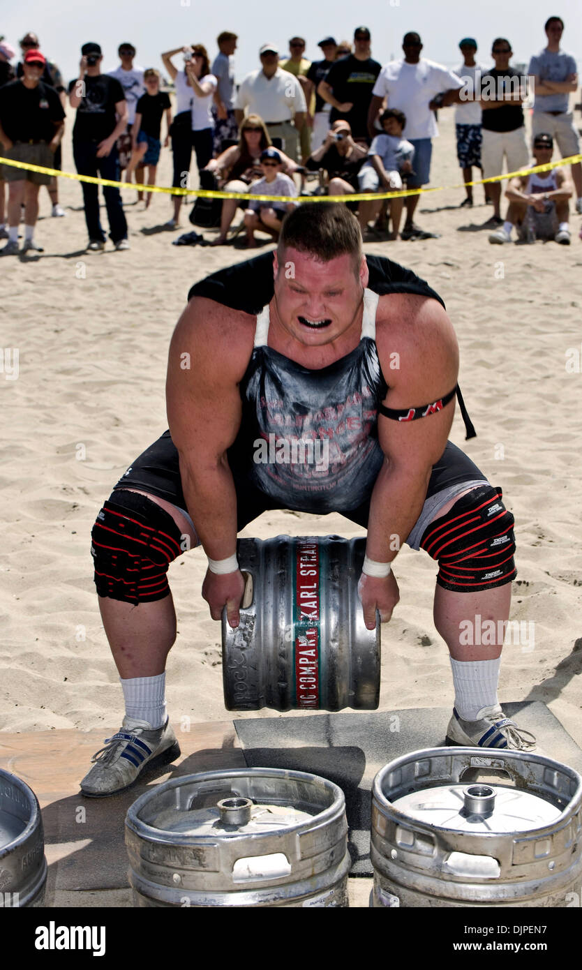 Strongest man competition hi-res stock photography and images - Alamy