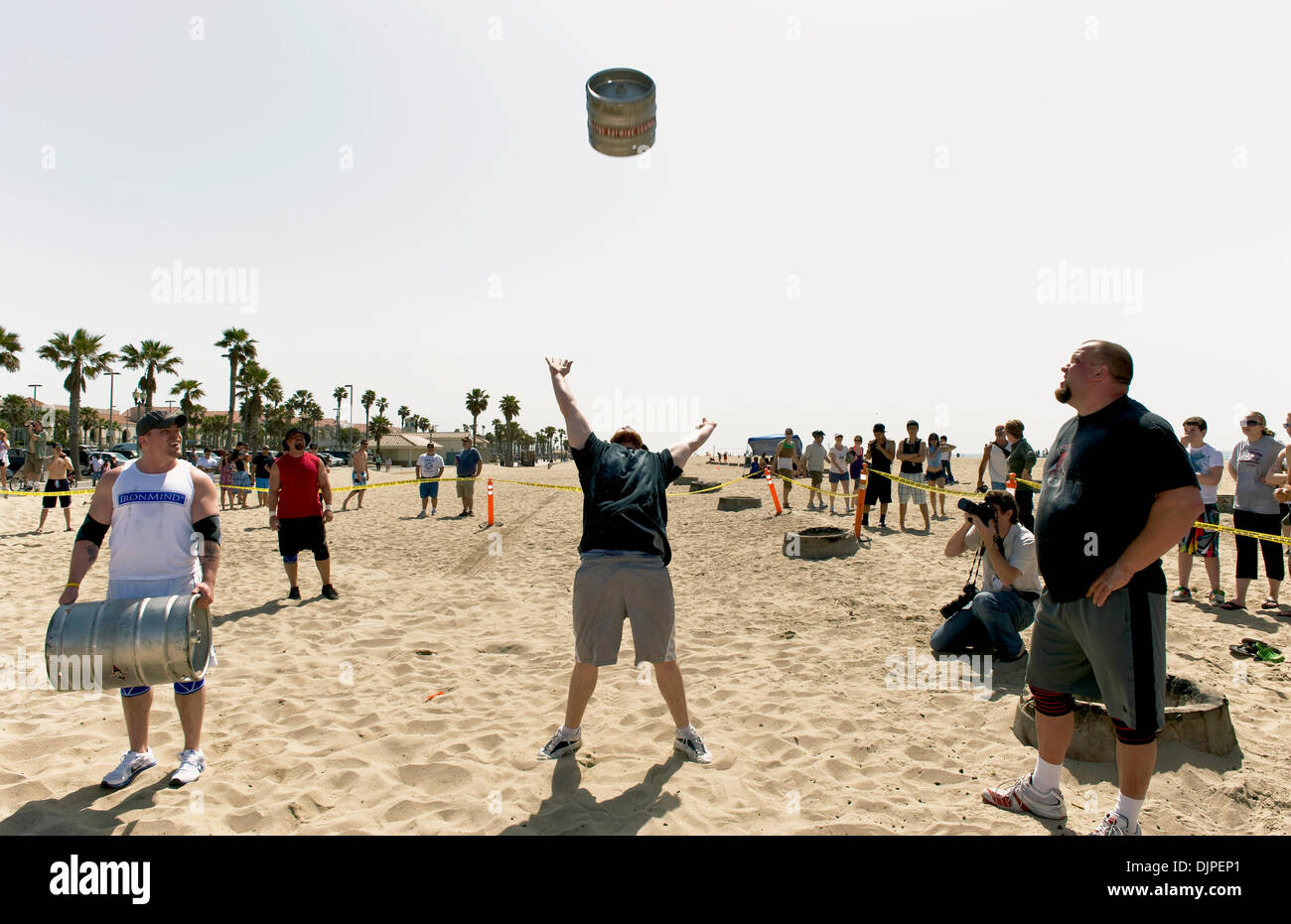 Keg toss hi-res stock photography and images - Alamy