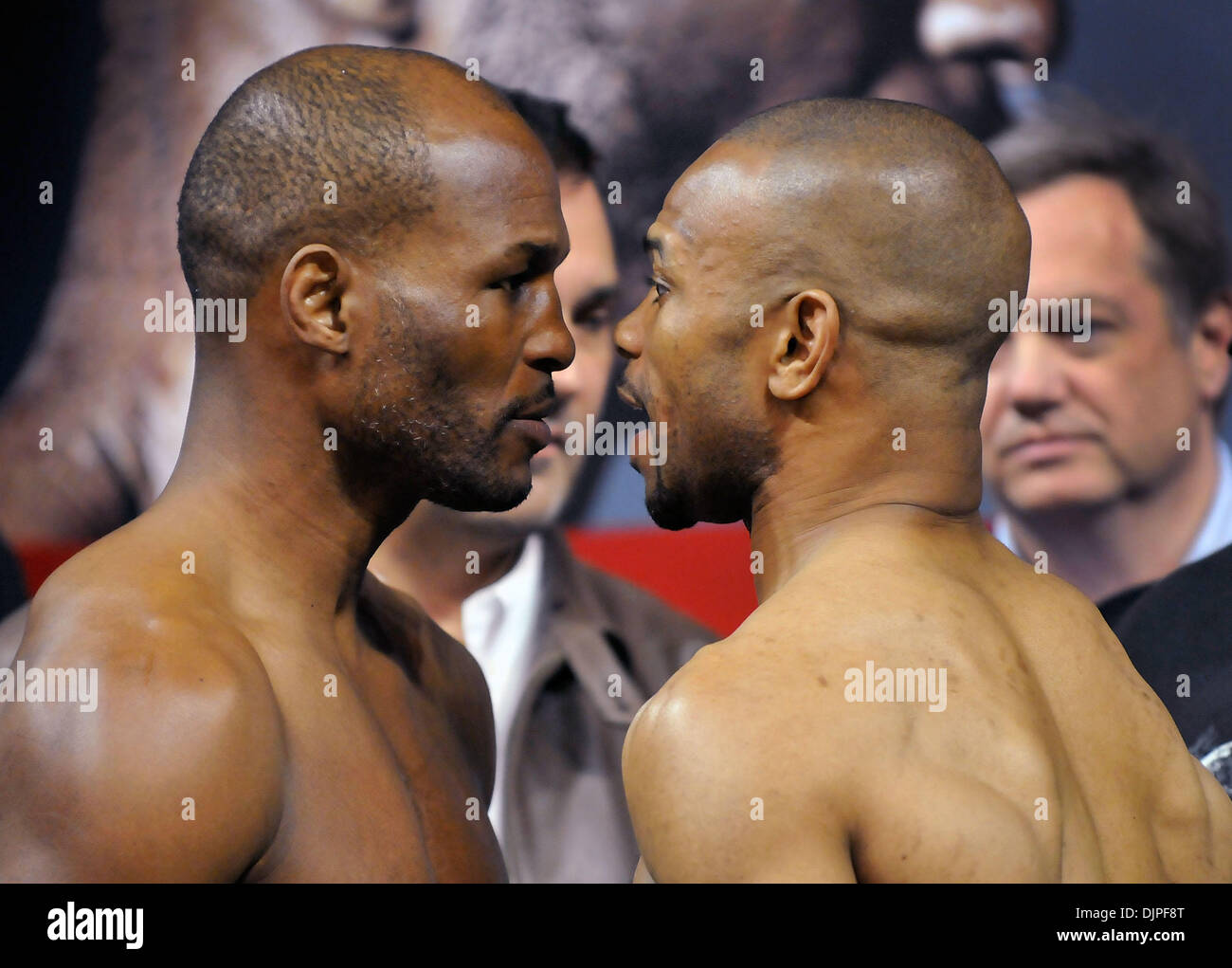Two boxers face off hi-res stock photography and images - Alamy