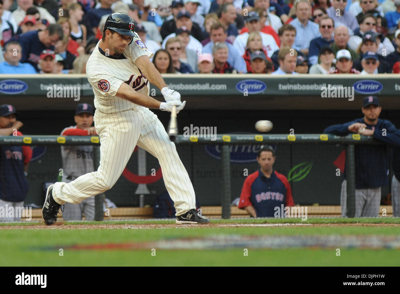 Minnesota Twins shortstop J.J. Hardy #27 singles to center in the ...