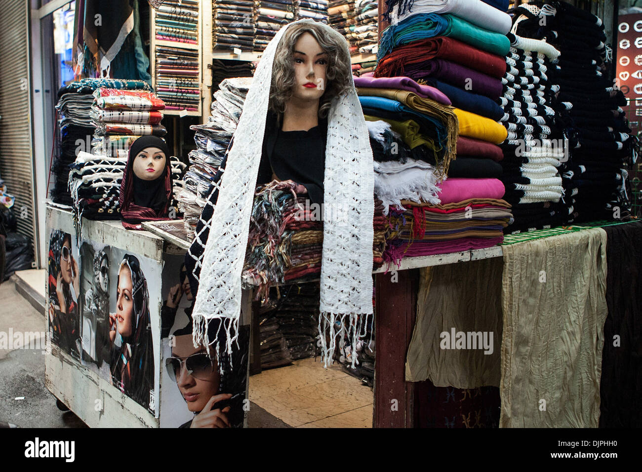 Police mannequins hi-res stock photography and images - Alamy