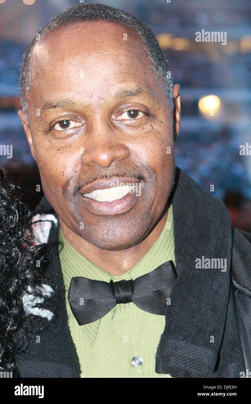 Referee kenny bayless hi-res stock photography and images - Alamy