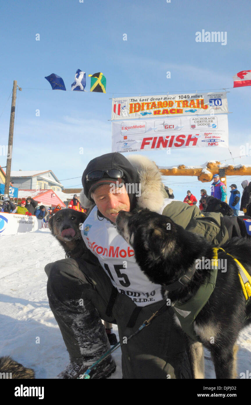 Mar 16, 2010 - Nome, Alaska, USA - JEFF KING hugs and kisses sled dogs ...