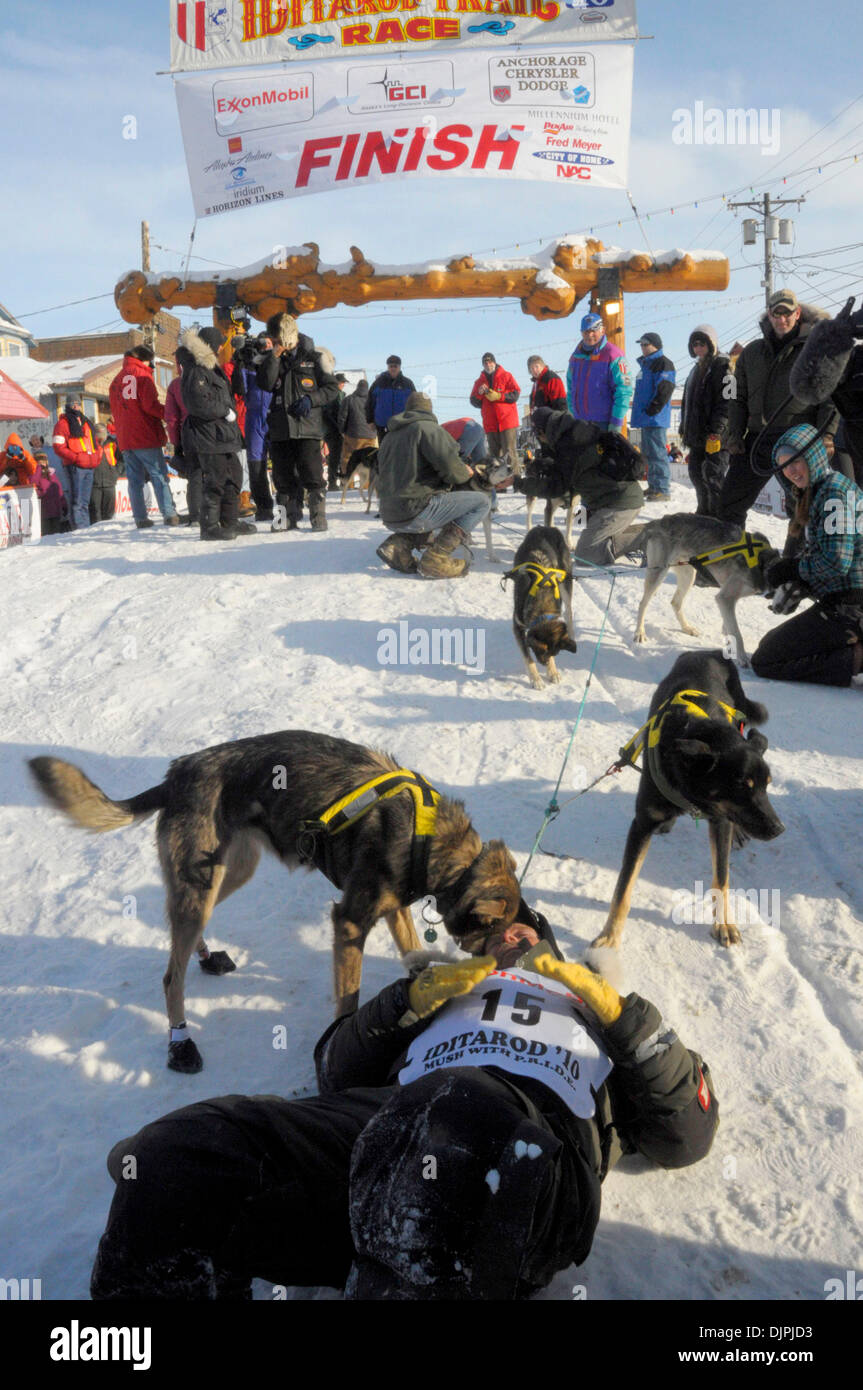 Mar 16, 2010 - Nome, Alaska, USA - JEFF KING gets kissed by Shannon ...