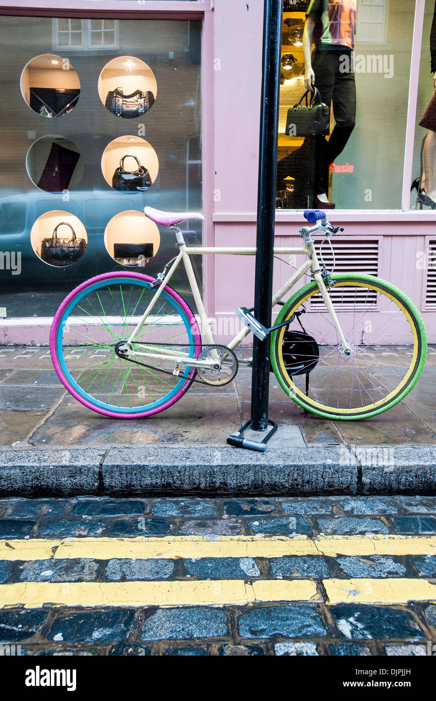 Bicycle london hi-res stock photography and images - Alamy