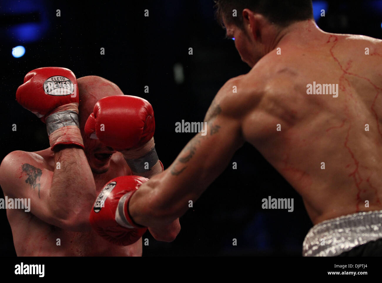 Apr 17, 2010 - Atlantic City, New Jersey, U.S. - SERGIO MARTINEZ (R) vs.KELLY PAVLIK (L ...