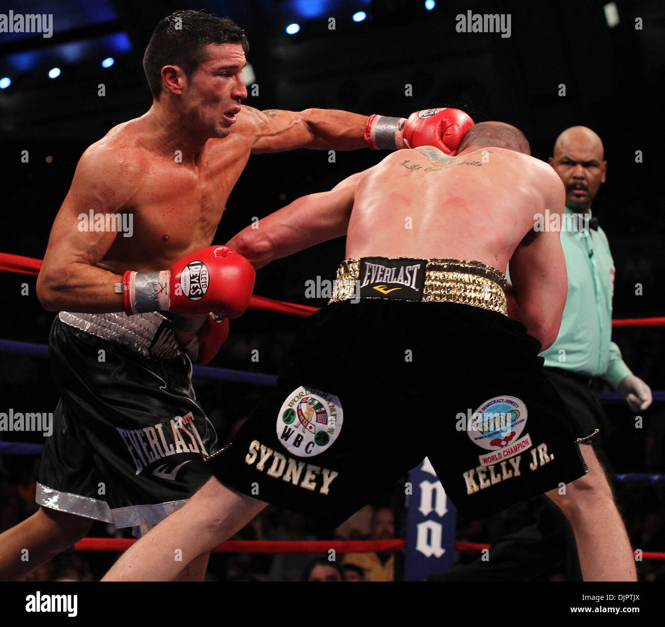 Apr 17, 2010 - Atlantic City, New Jersey, U.S. - SERGIO MARTINEZ (L) vs.KELLY PAVLIK (R ...