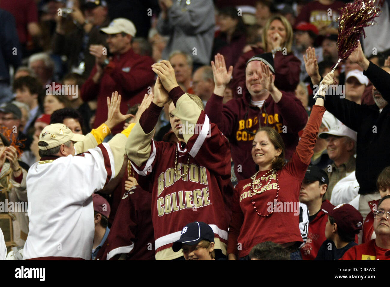 College hockey fans hi-res stock photography and images - Alamy