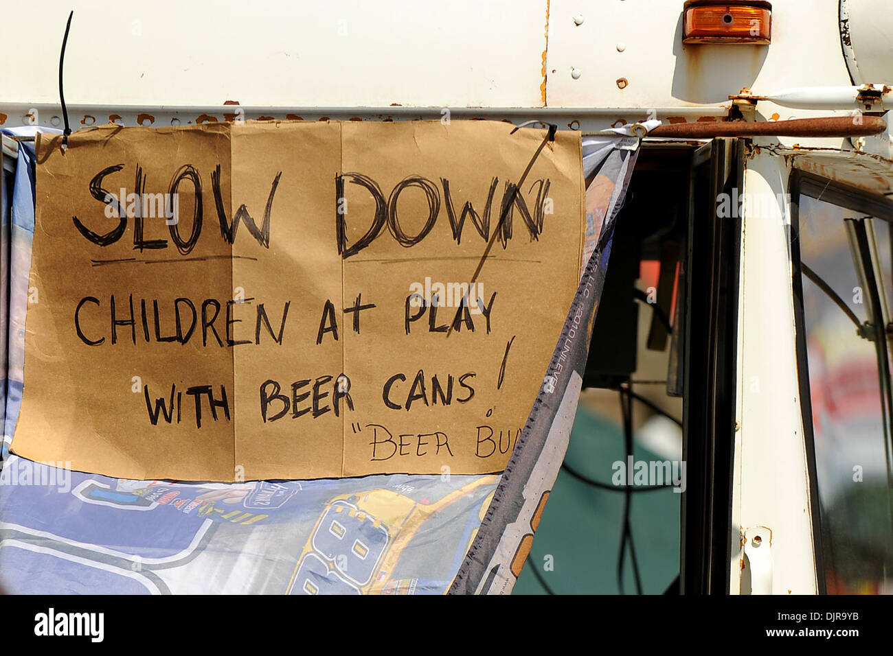 May 29, 2010 - Concord, Concord, U.S - 29 May 2010: Fans enjoy the race ...