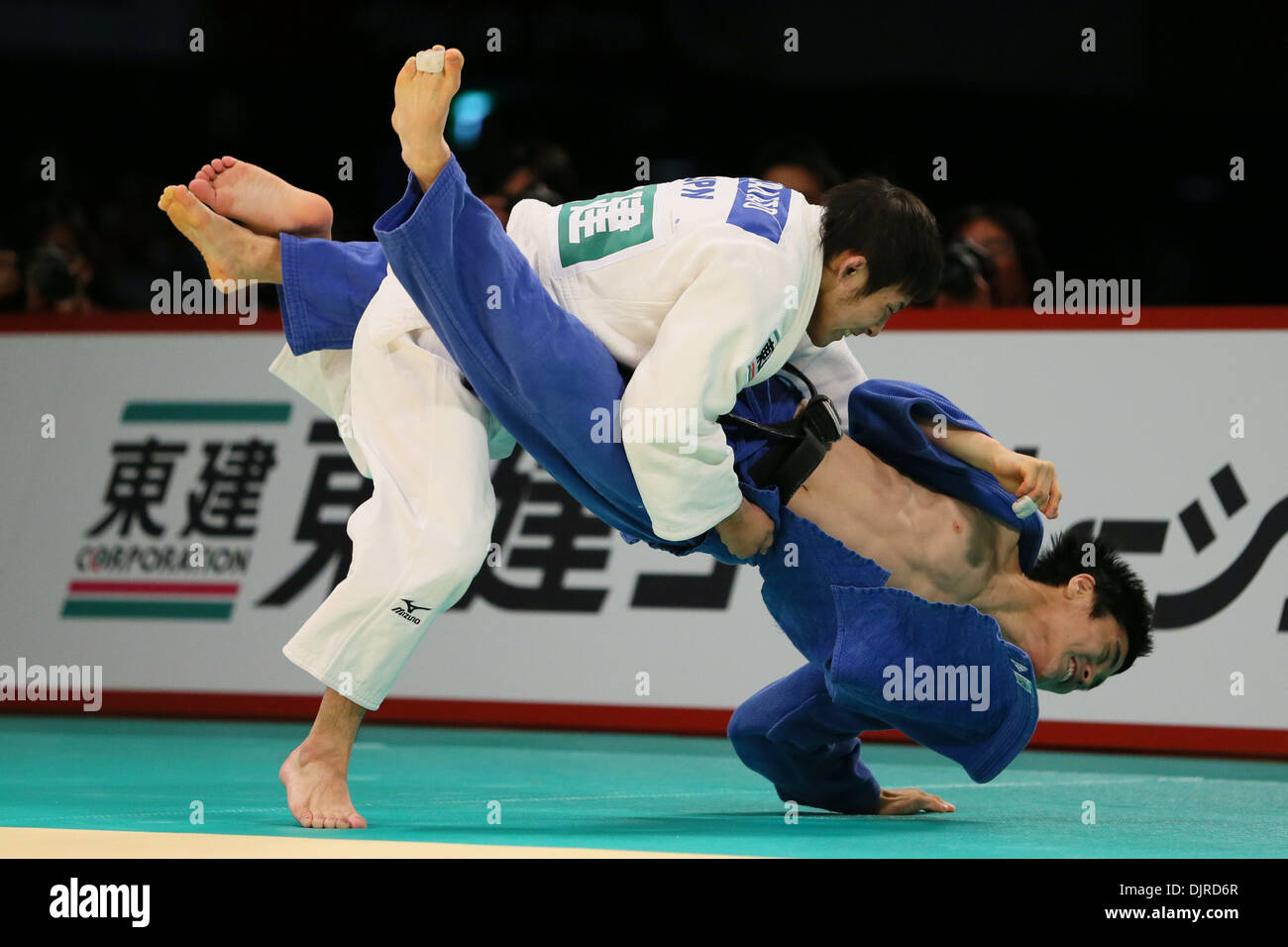 Tokyo Metropolitan Gymnasium, Tokyo, Japan. 29th Nov, 2013. (L to R ...