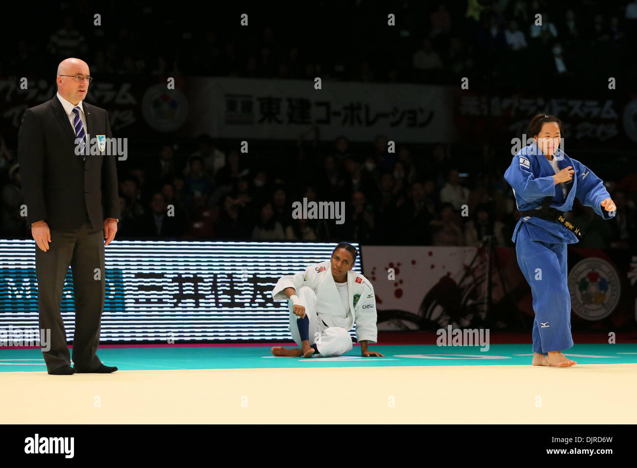 Tokyo Metropolitan Gymnasium, Tokyo, Japan. 29th Nov, 2013. (L to R ...