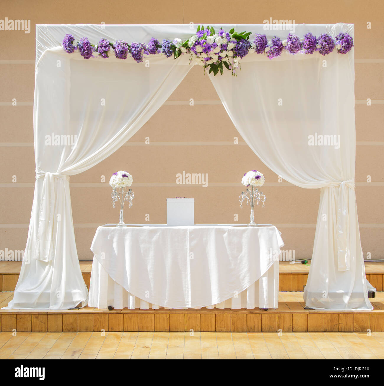 Elegant floral party hi-res stock photography and images - Alamy