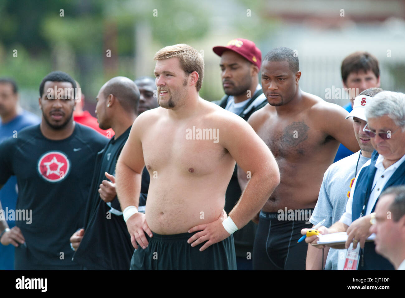 Nfl Offensive Lineman Shirtless