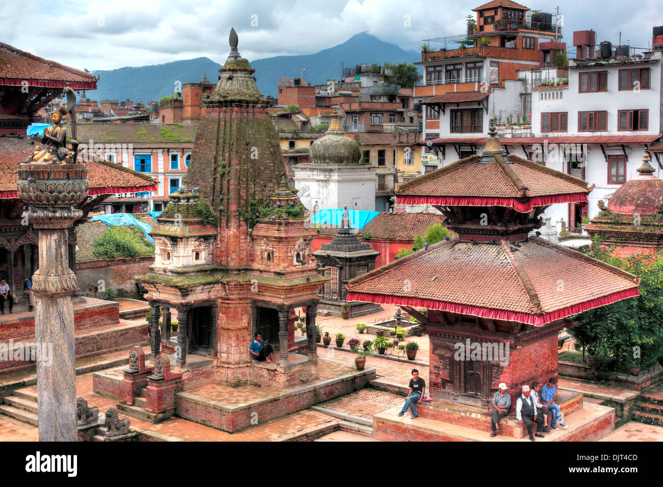 Old house nepal hi-res stock photography and images - Alamy