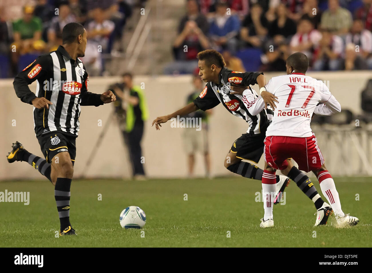 Red Bulls M Danleigh Borman (#11) gets a grip on Santos F Neymar (#7 ...