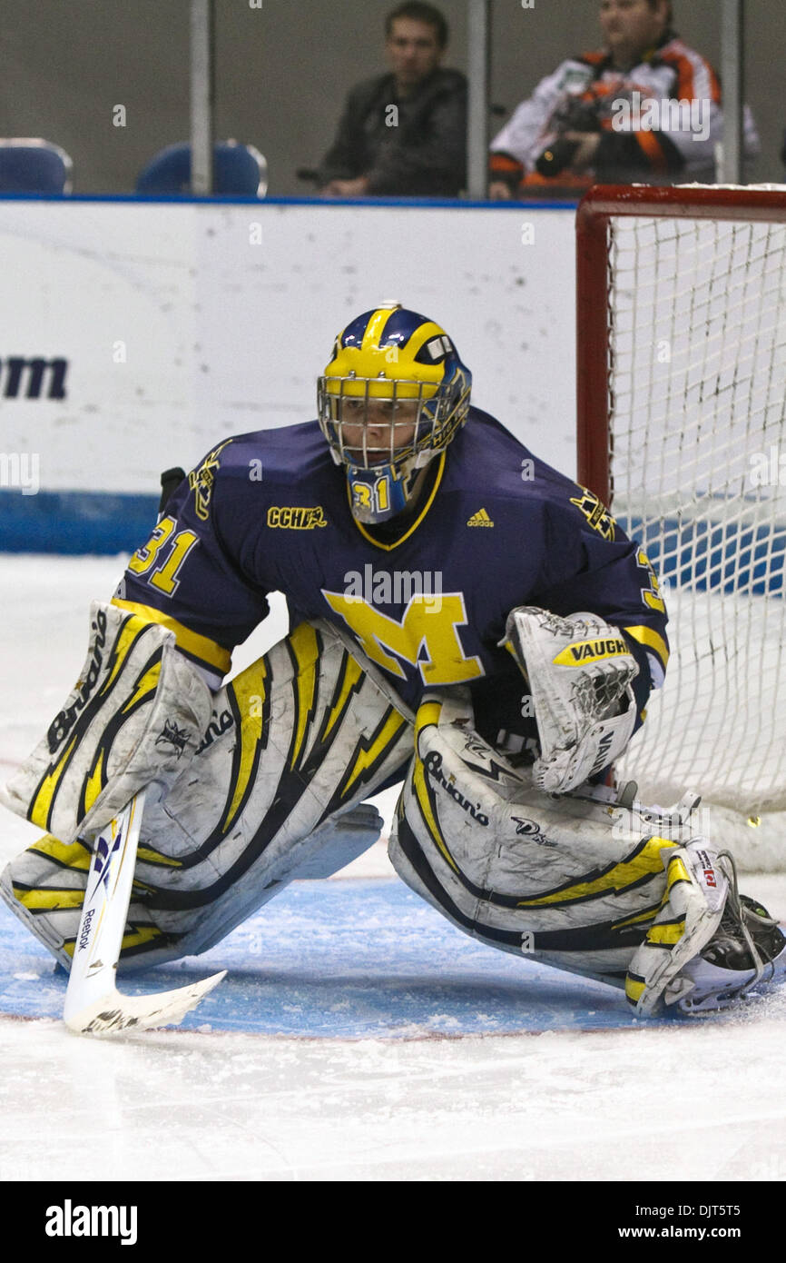 Michigan goalie Shawn Hunwick (31) during game action. Michigan ...