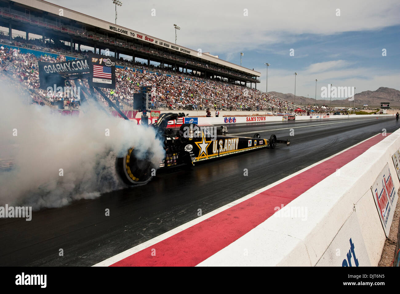 Army top fuel dragster hi-res stock photography and images - Alamy