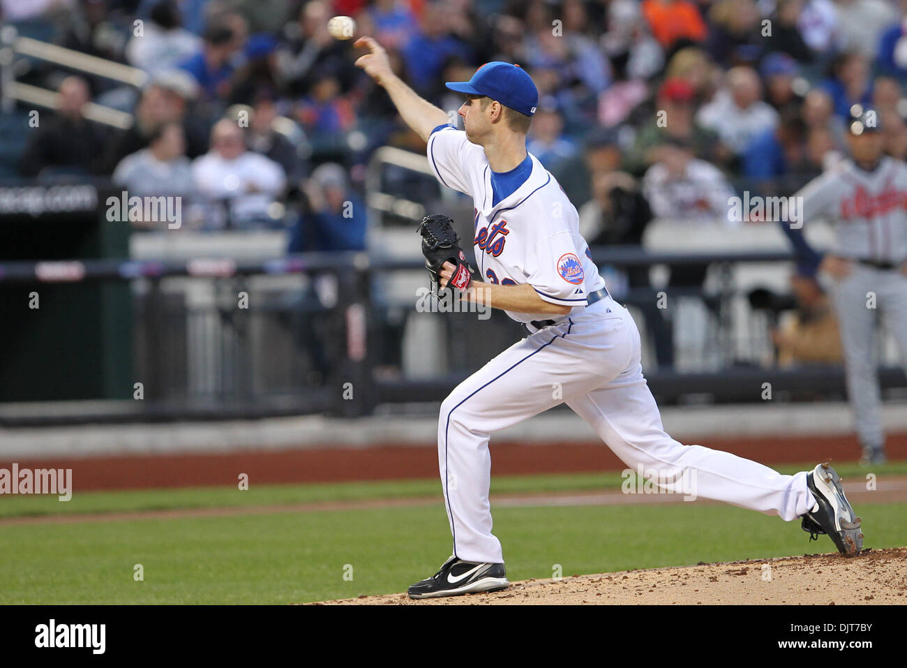 Mets Pitcher John Maine (#33). The Mets defeated the Braves 5-2 in the ...