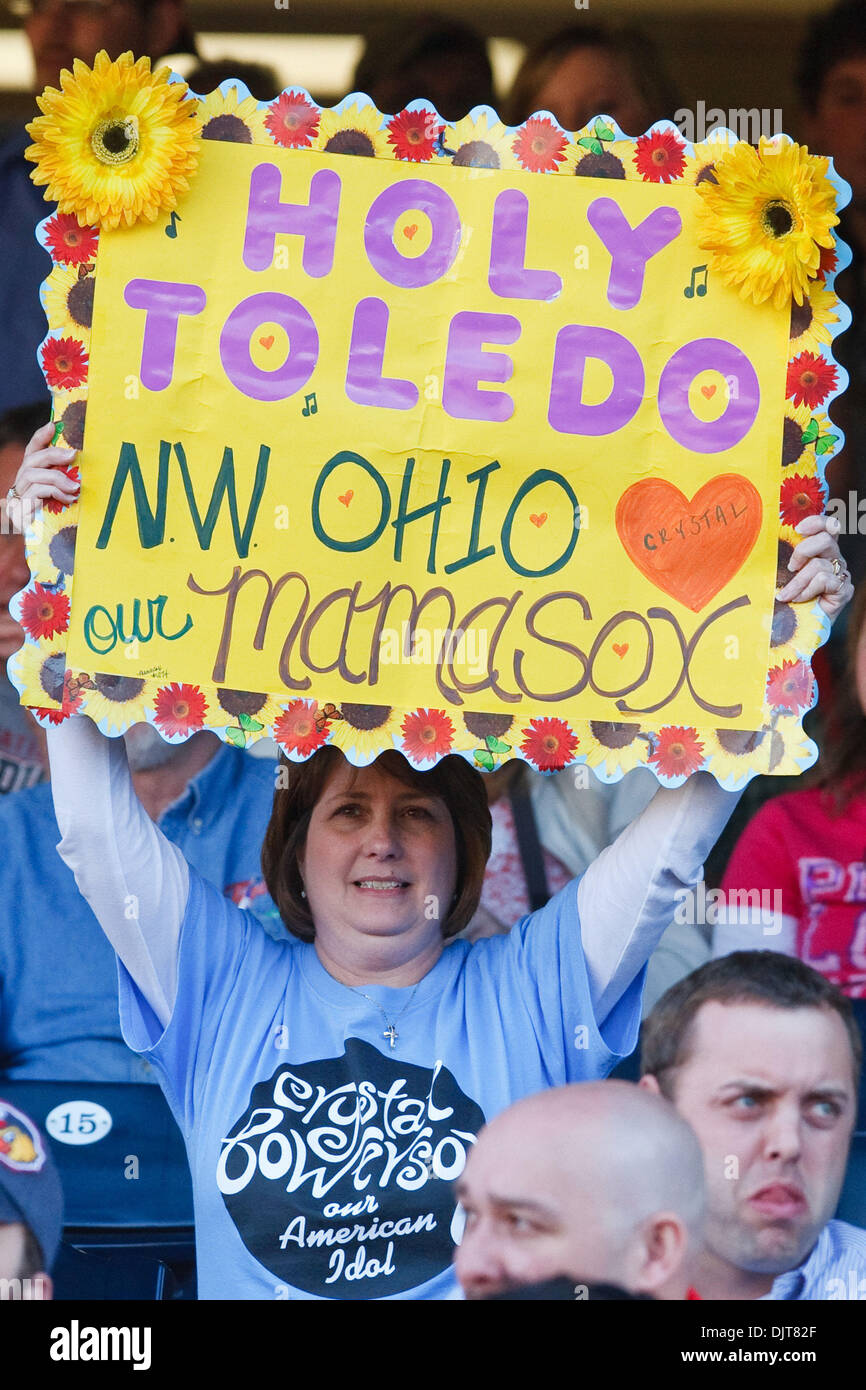 A fan show her support for American Idol contestant Crystal Bowersox ...