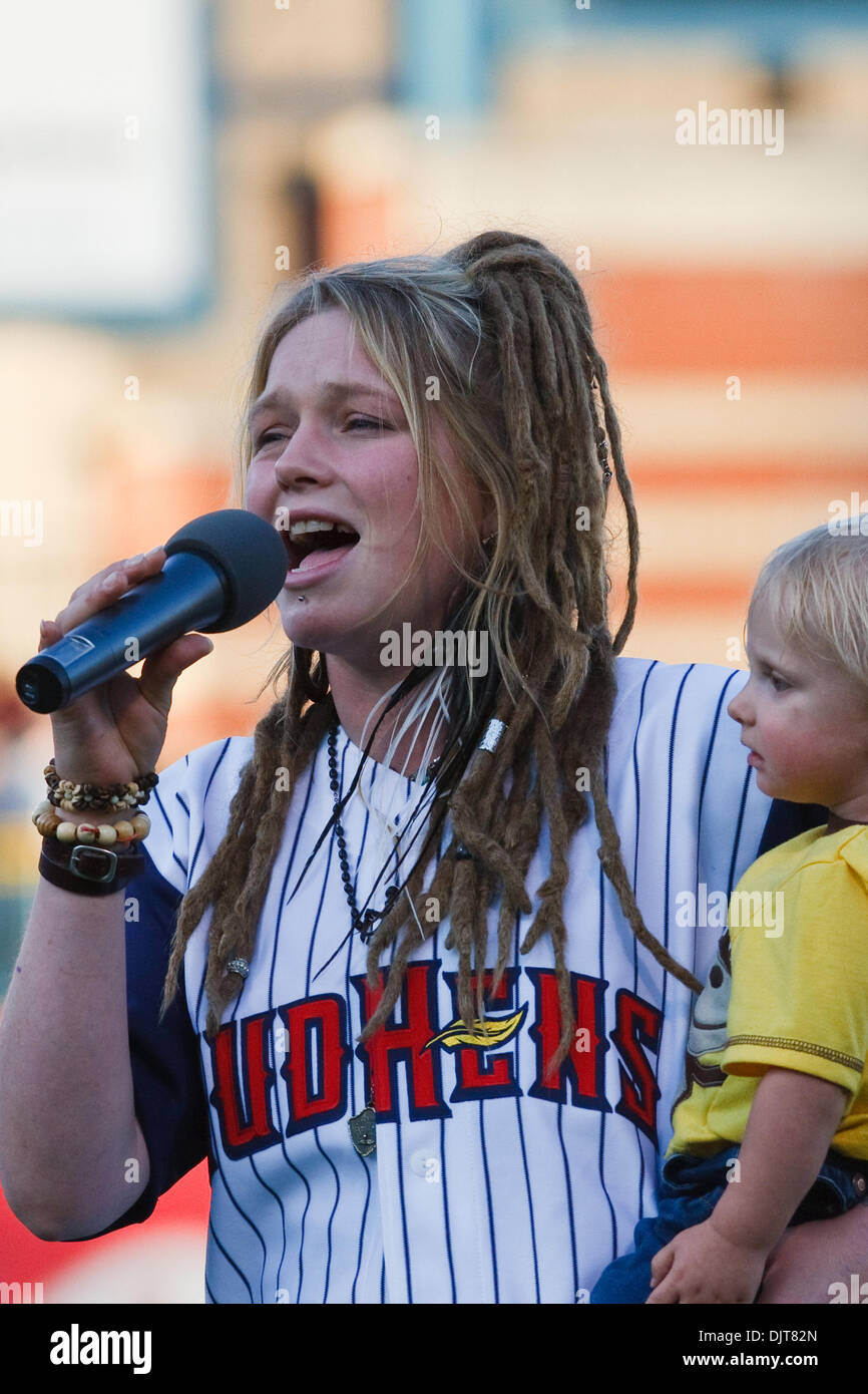 Crystal Bowersox, holding her son Tony, sings the National Anthem ...